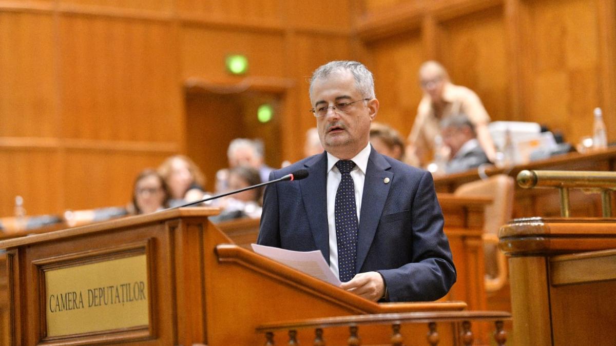 Moțiunea de cenzură primește 109 voturi în plen.